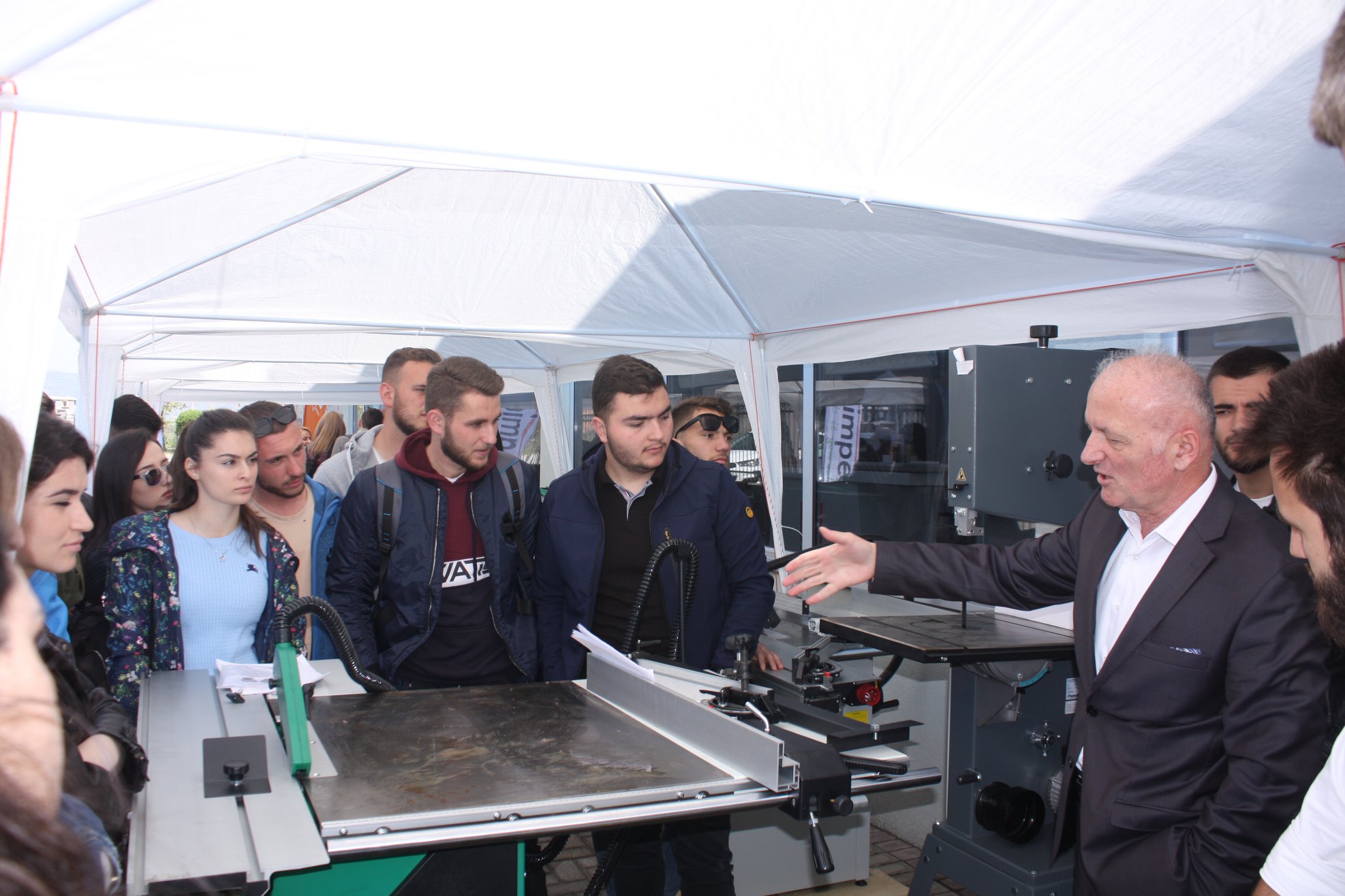 Studentët e UShAF realizuan vizitë studimore në qytetin e Shkupit ...