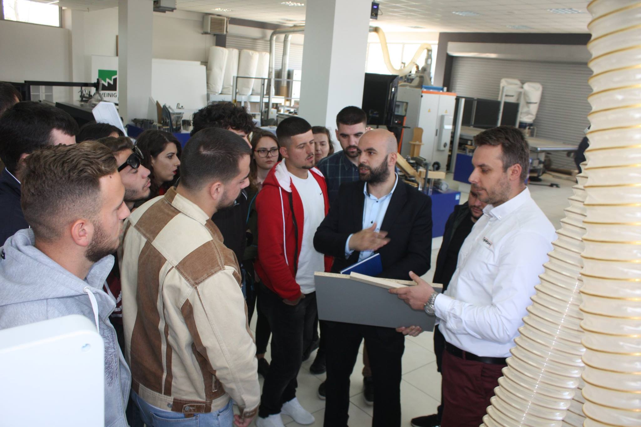 Studentët e UShAF realizuan vizitë studimore në qytetin e Shkupit ...